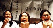 Crying Ladies - Al Borde
