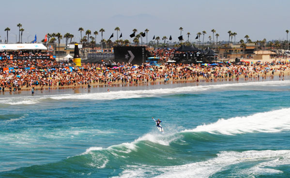 US Open of Surf : Party at the Beach! Woo woo. - Al Borde