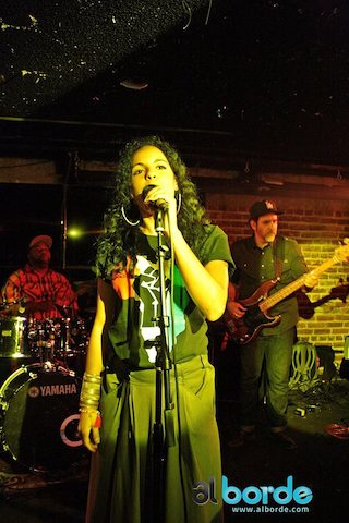 Danay Suarez Mesmerizes Los Globos - Al Borde