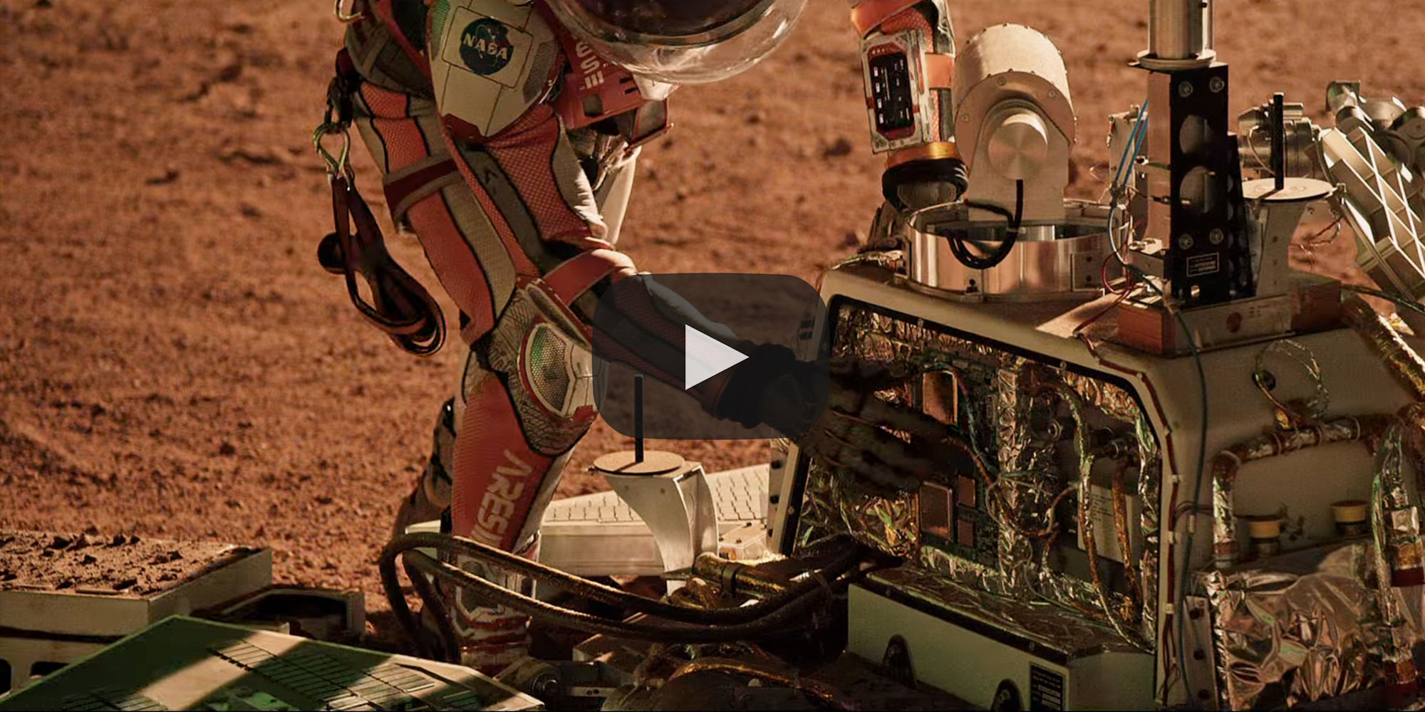 The Martian - Official Trailer - Al Borde